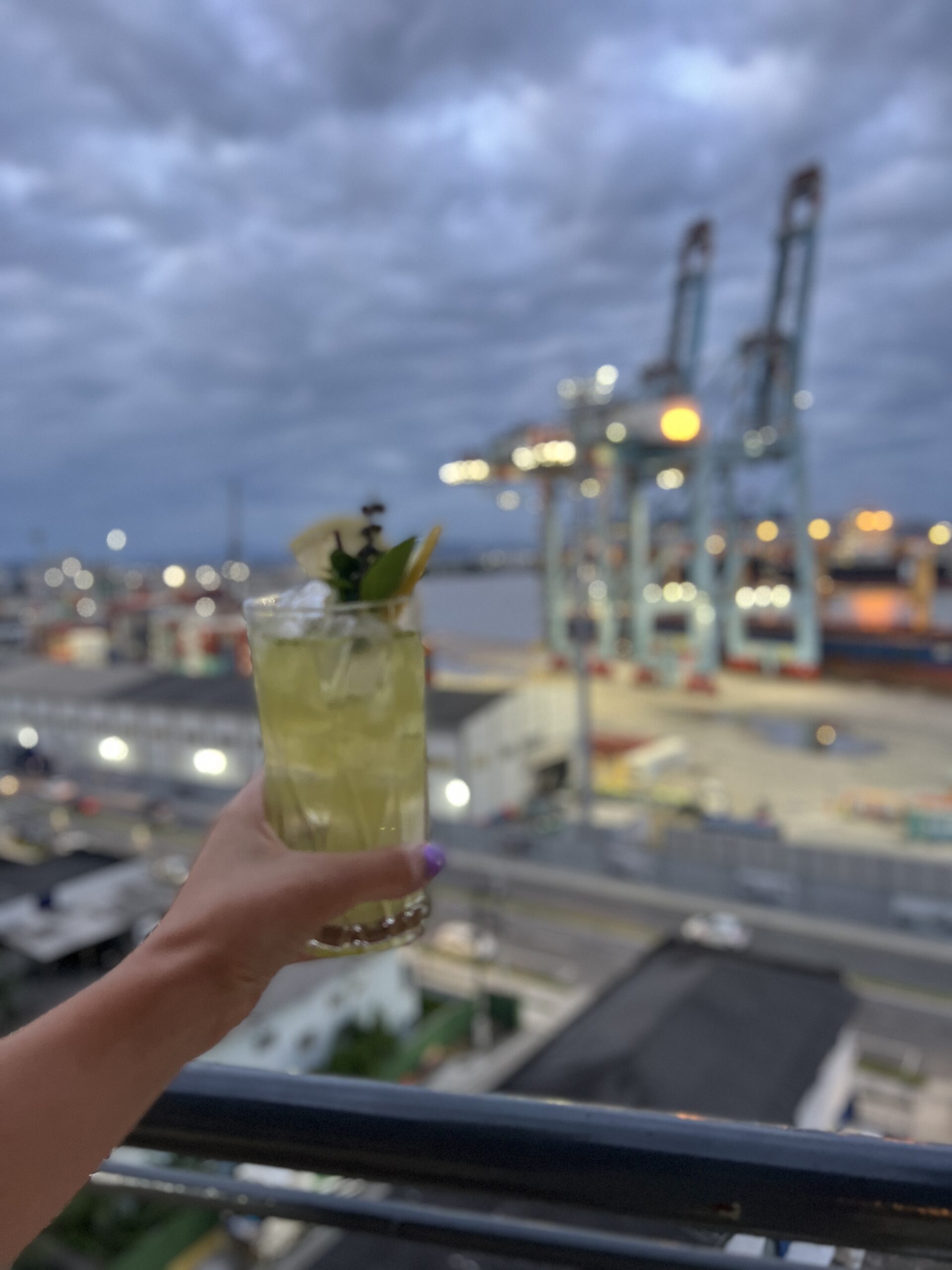 Sky Hall Rooftop Bar inaugura com menu mediterrâneo, toques da ...